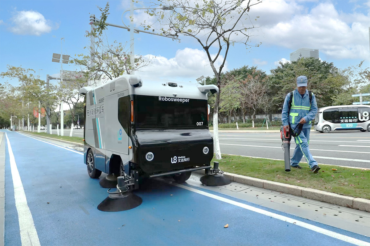 Autonomous electric road sweeper cleans 1 million square feet of road ...